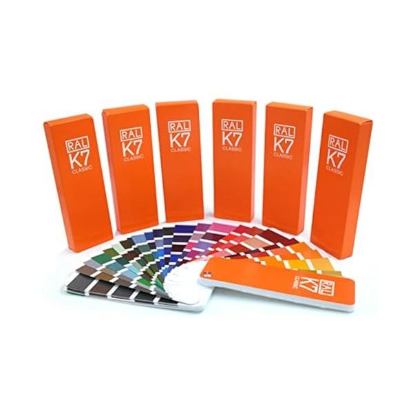 【商品説明】　・RAL K7 　光沢仕上げ　色見本帳 クラシックカラー（基本色） 213色を1冊に収録・●ガイドサイズ5.0×15.0cm 　1ページあたり5色表示　 　各色のサイズは2.0cm×5.0cm・●偽造防止ラベルあり・ドイツ標準...