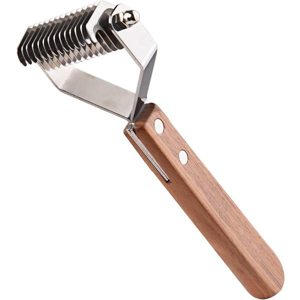 【商品説明】　・◆ 高度な感覚： このペット用毛玉取り器具のハンドルは、耐久性のある木材で製作されたので、握り心地が抜群です！・◆お手入れ簡単：犬毛玉取り全体水洗いできるのでお。ブラシ部分はステンレス製で長持ちし錆びにくいです，耐久性がある...