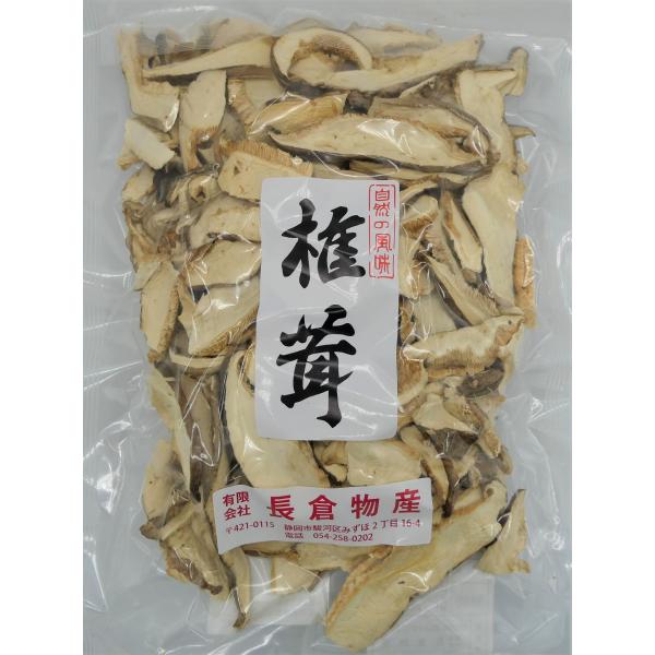 【 商品特徴 】乾燥椎茸は独特の旨味や歯ごたえがあります。スライスしてあるので水戻りが早く色々な料理に手頃に使えます。【 常冷区分 】常温【 メーカー名 】長倉物産【 規格 】１００ｇ【 調理方法 】柔らかくなるまで水に浸します。中華料理、...