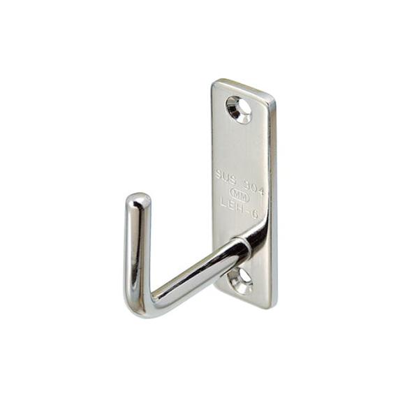 【商品概要】●口の開きが広く、物を掛ける作業が効率的です。●掛ける部分に奥行きがあり、厚みのある道具が掛けられるタイプです。●壁面・床面・柱等に設置し、チェーン・ワイヤー・ロープの壁面金具として使用。●食品加工現場の道具掛けとして使用。●D...