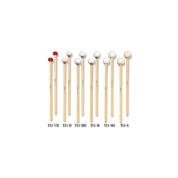 【商品概要】プレイウッドのティンパニマレットスタダードシリーズ芯＝R付きコルク：バランスが軽めで透明感と深みのある音色となります。柄＝ラーミン材(φ12)：材質が均一でコントロールが容易です。フェルトにはドイツ製を使用し抜けの良いクリアーな...