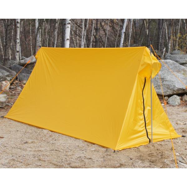 【商品概要】重 量：240gサイズ： 設営時：間口80×奥行210×高さ90cm 収納時：16×7(幅6)cmカラー：イエロー素 材：15dnリップストップナイロンPUコーティング【商品説明】2人の人間が横になって使用することが可能なサイズ...
