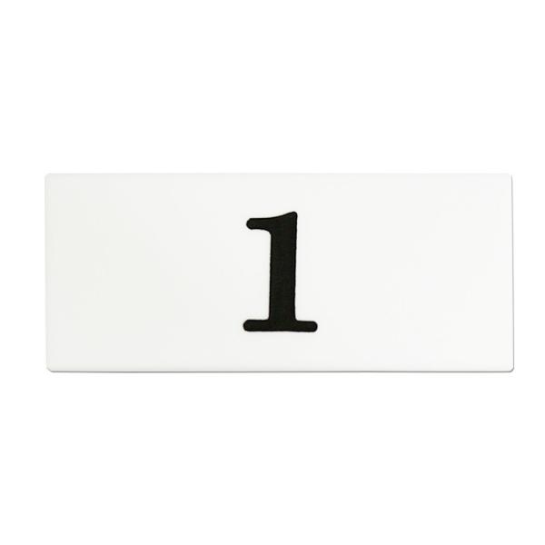 【商品概要】サイズ:縦30mmx横70mmx厚さ2mm【商品説明】【商品詳細】ブランド：光(Hikari)商品種別：表札商品名：光 プレート 表札 番号 1製造元：光(Hikari)商品番号：UP370A-1【当店からの連絡】