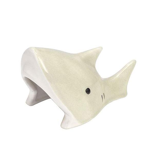 【商品概要】ハムスター用陶器製ハウス<BR> <BR> 陶器ハウス　サメ サイズ：幅７５×奥行１３５×高さ８０ｍｍ（※陶器のため誤差が生じます。）<BR> <BR>大きな口でガブっと食べられち...