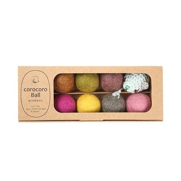 【商品概要】ネコとヒトの気持ちのどちらも大切にした商品を提供するネズミのおもちゃ付きのコロコロボールです。 直径は約3cm、重さはアーモンド4個分と同じくらいで、遊ぶのにちょうどいいサイズです。手編みのねずみ付きでギフトにもおすすめです。 ...