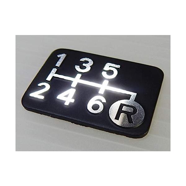 【商品概要】Tuningfan　ダイヤカット シフトパターン プレート　右下リバース 6速MT 車用アルミ製　プレス成型　文字面マイクロダイヤカット仕上げサイズ：縦16mm 横22mm3M社製超強力両面テープ付属日本製　Made in Ja...