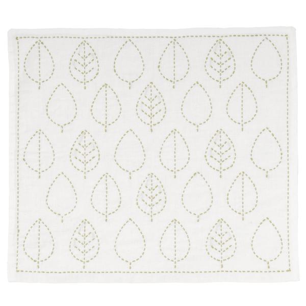 【商品概要】図案に沿って刺すだけ。かんたんキット水で消える図案プリント済み生地はやわらかく、針通りの良い綿素材を使用。出来上がりサイズ：約縦30cm×横34cm素材：刺し子布 綿100%、刺し子糸 綿100%原産国日本【商品説明】HARAW...