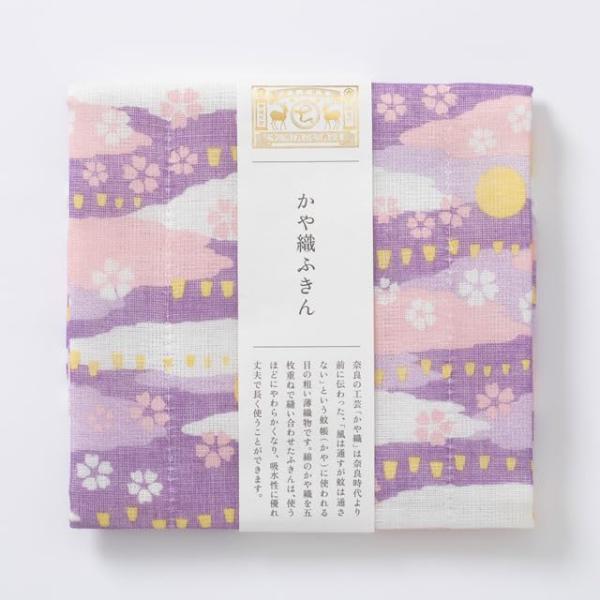 【商品概要】奈良県の特産品である蚊帳生地。生活様式の変化によって需要が減少した蚊帳生地をなんとかものづくりに活かしたい、という思いから蚊帳生地の特徴である「平織り」を活かした機能的でかわいらしい「ふきん」を作りました。蚊帳生地は吸水性がよく...