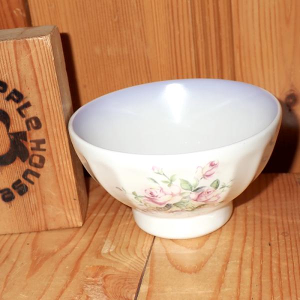 ※使用上の注意は画像をご確認ください素材：磁器サイズ：φ9cm　H5cm　容量100ml※吹きなどのデリケートなものは食洗器は避け、柔らかいスポンジで洗ってください。可愛いプチオーレ！アイスクリームやボンボンショコラはおやつタイムに、夜はワ...