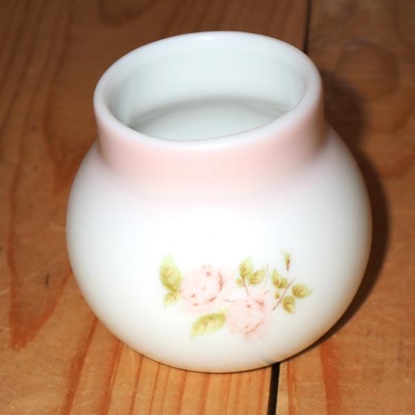 素材：磁器サイズ：Φ5.4　H4.6※吹きなどのデリケートなものは食洗器は避け、柔らかいスポンジで洗ってください。●イマンの製品につきまして【ガラス・陶器製品】・イマンの陶器は、アンティークのような柄や吹きつけをほどこしている品でございます...