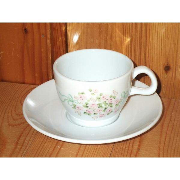 可愛らしい小花が人気のエマ。見ているだけでやさしい気持ちになれる人気のシリーズです。サイズ：カップ→φ8.9 H6.6(cm)220cc、ソーサー→φ16.5 H2.4(cm)材質：磁器ご注意調理用陶器製品はオーブンNG、電子レンジOKです...