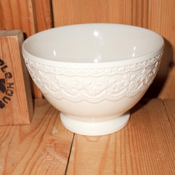 サイズ：Φ13×H8(cm)容量：400ml生産国：中国電子レンジ、食洗機可○、オーブン不可×【※ご注意※】・このシリーズ（ダンテル）の商品は、全体的に荒めの仕上げになっていますのでご了承ください。・ハンドメイドの為、色合い、サイズ、釉薬の...