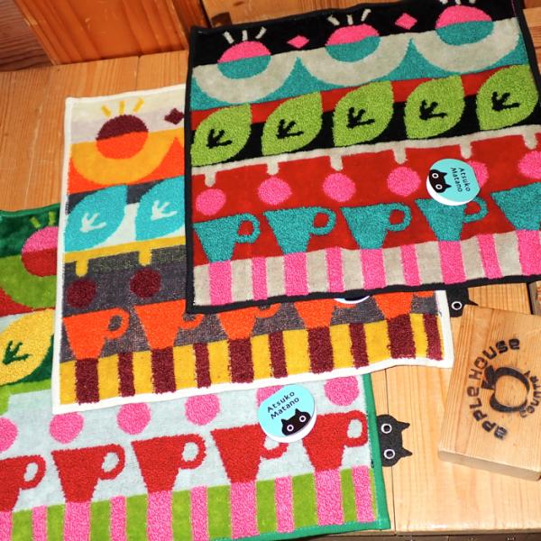 型番：6575サイズ：約25×25cm素材：綿100％日本製（今治）※商品画像の色合いなどは、撮影した状況や、お客様がお使いになっているディスプレイ等の環境により、実物と異なる場合があります。※撮影用の小物等は付属しません。カラフルでモダン...