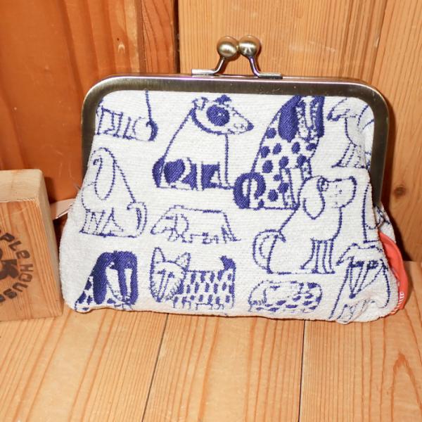 サイズ：約W18×H12×D6cm（つまみ含まず）素材：ポリエステル100%生産地：中国仕様：ゴブラン織り・織りネーム※商品画像の色合いなどは、撮影した状況や、お客様がお使いになっているディスプレイ等の環境により、実物と異なる場合があります...