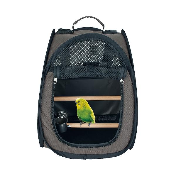 小鳥と一緒に出掛けるのが楽しくなるリュック型キャリーです。／丈夫で破れにくい：通気性が良く丈夫なオックスフォード生地を使用／２本のとまり木：リュック内の移動スペースが広がりストレスを軽減／４面メッシュ生地：小鳥の状態がよく見える／取り付けカ...