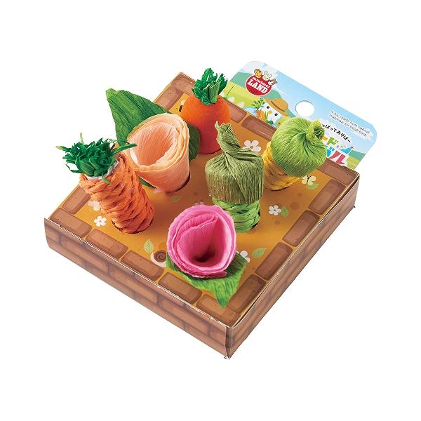ひっぱったり、楽しくフォージング（エサ探し）ができるかわいいおもちゃです。天然素材を使用しているので、小鳥がかじっても安心です。