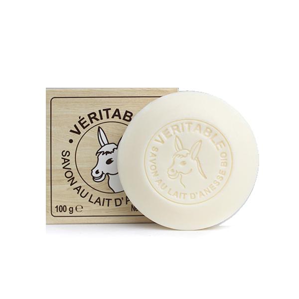[商品名]サボネリーニヨンオーガニックミルクラウンドソープ（ドンキーロバ）100g[商品説明]地元の名産である有機栽培のオリーブオイルをはじめ、シアバターやビタミン、ホエイ、ロバミルクなどを使用した香り豊かな固形石鹸です。[香り]ホワイトフ...