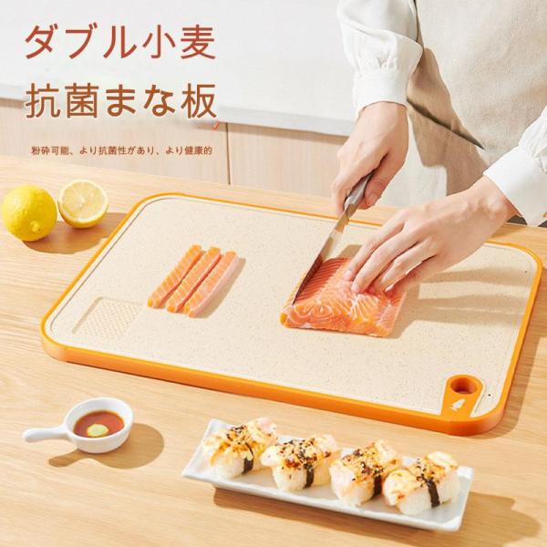 1. 高品質エラストマー素材 傷つきにくく静かで長持ち柔軟性と耐久性を兼ね備えたエラストマー素材を採用。包丁の刃が滑りにくく、傷が付きにくいため細菌が溜まる隙間が少ない。木製まな板のようなカタカタとした衝突音が発生せず、調理時の音が静か。素...