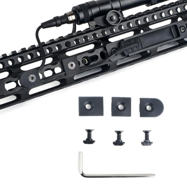 ※店頭、WEBでは販売価格が異なる場合がございます。・メーカー：Element・材質：アルミ合金・対応機種：keymod＆M-LOKハンドガードに対応ArsonMachine WireGuideタイプのケーブルガイドです。ライトや夜間照準機...