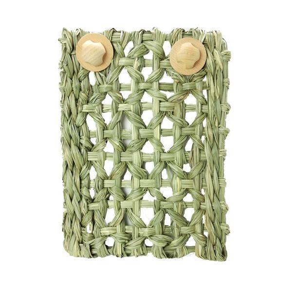 がじがじして。ひっぱって！うさちゃんやチンチラだって遊びたい！        HANG TOY チモシーボード M●天然素材安心のチモシーでできたおもちゃ！●こんな使い方も！目の粗いマットとして床置きはもちろん壁面に設置してケージ齧り防止、...