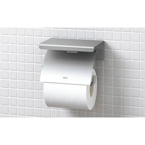 上質かつシンプルなデザインの、便利な棚付紙巻器。1.スマートフォンや小物を置きたいときに便利なミニシェルフ。2.シンプルで上質なデザイン。棚付紙巻器寸法：150×107×（108）カラー：ステンレスヘアライン【材質】〈ブラケット〉亜鉛ダイキ...