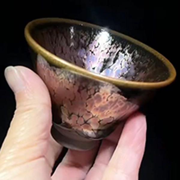 商 品 名：3032金油滴茶盞直径：口径70mm。　高さ：約60mm。【名称】:中国建陽(コンヤン）。職人手作りですので形や色、大きさは１つ１つ異なります。※厳重に梱包しておりますが、陶器の性質上、配送時に強い衝撃が加わると稀に破損の恐れが...