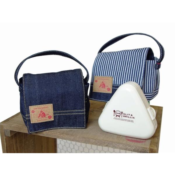 三角のおにぎりに形を合わせたおにぎりケース持ち運びしやすいようにポーチのディテール要素をミックス一般的なおにぎりケースが２こ入るサイズ感で、ケースに入れずにアルミホイルなどでおにぎりを包めば３つ入りますおにぎりだけでなく、小物入れとしても使...