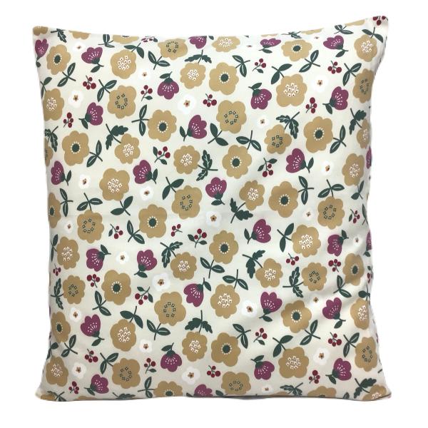 55cm × 59cm (銘仙判) サイズの国産座布団カバーです。 綿 100% のコットンツイル生地を採用しています。柔らかい触感の生地ですので座布団本体にとてもなじみやすいです。 座布団本体の収納方法にはファスナー方式を採用しています。...