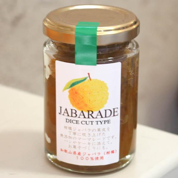 花粉症の季節にメディアで取り上げられて今話題の和歌山原産の柑橘フルーツ「ジャバラ」。かつらぎの新岡農園さんは減農薬でジャバラを栽培し、青果で出荷するほか、さまざまな加工品を手がけています。有効成分が豊富な果皮を使った当商品「ジャバラレード」...