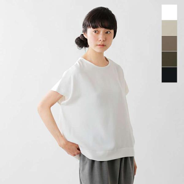 TRAVAIL MANUEL(トラバイユマニュアル)よりベネフレンチブラウスをご紹介します。ひかえめな光沢が上品な美しいブラウスです。とろみのあるなめらかな生地はさらりと気持ちのいいタッチ感が自慢。女性らしい柔らかなシルエットでフェミニンな...