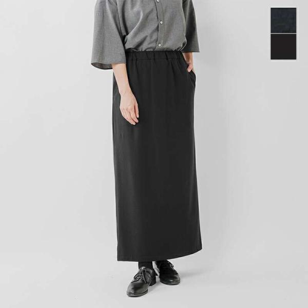 TRAVAIL MANUEL(トラバイユマニュアル)より、ハイゲージ スムース ロング ナロー スカートをご紹介します。すっきりと綺麗なシルエットでお楽しみいただけるナロースカートです。キックバックに優れ、柔らかい風合いながら、綿のドライな...