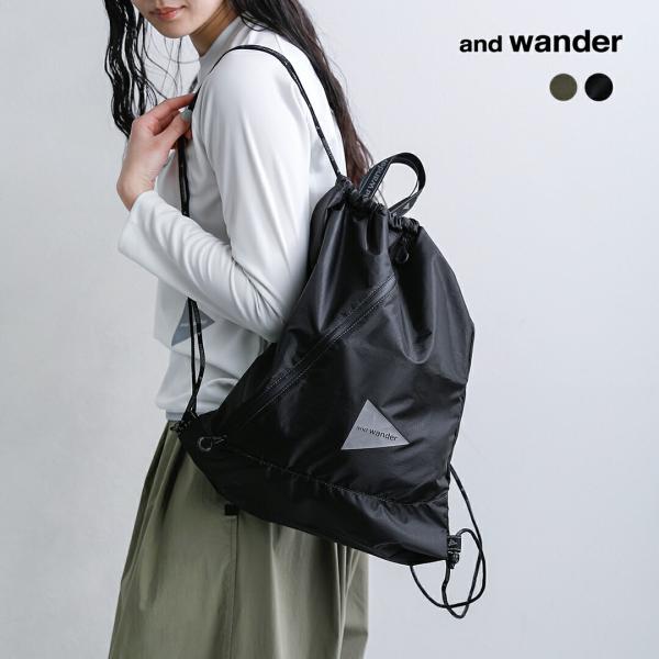 <p>and wander(アンドワンダー)より、クリスピーリップドローストリングバッグ crispy rip drawstring bagのご紹介です。ポリエステルリップ素材を使用したドローストリングバッグ。コードを用いて背中...