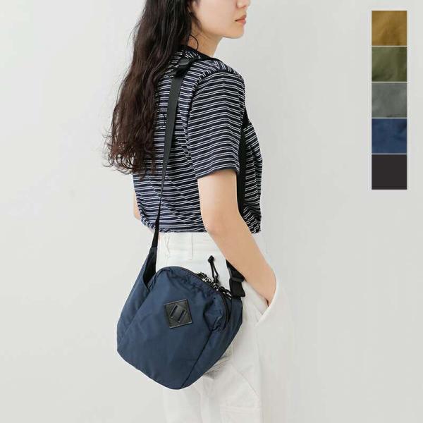 MT.RAINIER DESIGN(マウントレイニアデザイン)より、コットン ナイロン ショルダーバッグのご紹介です。使い込むほどに味わいの出る綿ナイロンの混紡素材、通称ロクヨンクロスを使用したショルダーバッグ。コンパクトで使いやすいサイズ...