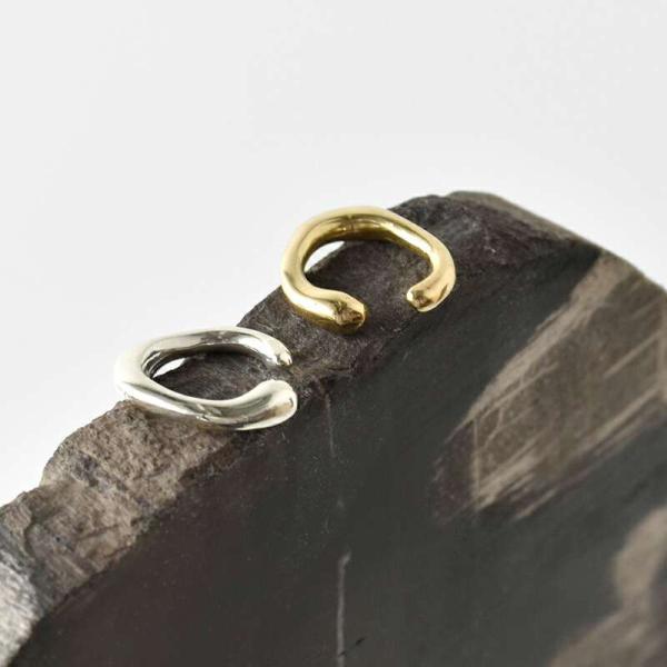 Aperdiem(アペルディエム)より、フロー シンプル イヤーカフ “Flow Simple EC”のご紹介です。Aperdiemのアイコン的存在のFlowシリーズで、ニュアンスのあるフォルムは自然美を身につけるような楽しみがあります。シ...