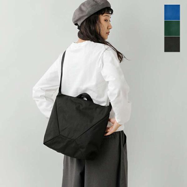 MYSTERY RANCH(ミステリーランチ)より、2way トートバッグ “BINDLE10”のご紹介です。毎日の生活に馴染みやすいすっきりとしたデザインの2wayトートバックです。新設計のボックス型構造により地面に置いたときに自立させて...