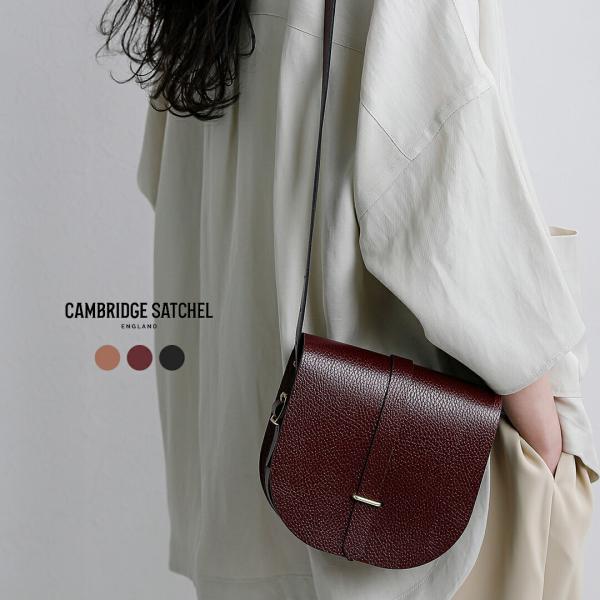 CAMBRIDGE SATCHEL(ケンブリッジサッチェル)よりカウレザー ショルダーバッグ “The Saddle Bag”のご紹介です。乗馬の伝統的なデザインにインスパイアされたショルダーバッグ。イングランドの職人によってハンドメイドで...