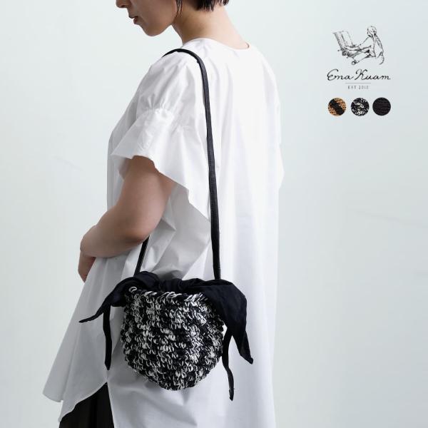 <p>ENA KUAM(エナクアム)より、レザーハンドルペーパーショルダーバッグをご紹介します。ころんとしたフォルムが目を惹く、ペーパー素材のショルダーバッグ。立体感のある編み柄とブラックを効かせた配色デザインが、ナチュラルな中...