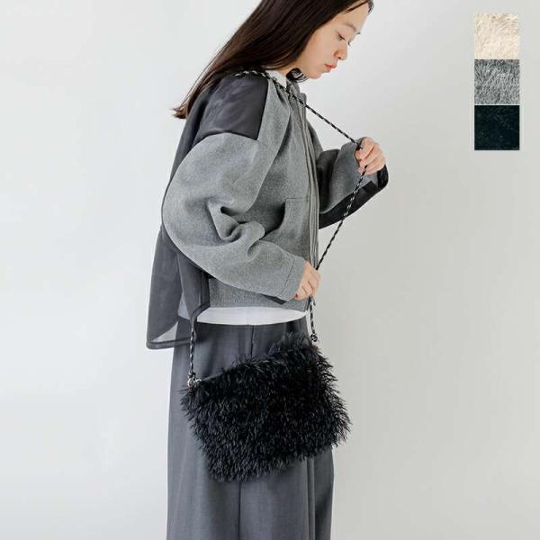 AMPER(アンパー)より、エアリー ファー ポーチをご紹介します。軽やかなメッシュ素材と、ふわふわのフェイクファーを組み合わせた存在感抜群のファーポーチ。軽やかで季節感を感じさせる「エアリー ファー ポーチ」。透け感のあるメッシュ素材に、...