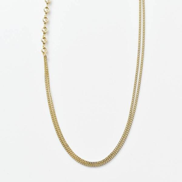 <p>２種類のチェーンを使用したショートネックレスです。華やかなゴールドのお色が服装のポイントになり、洗練されていて上品な胸元を演出します。普段使いからちょっとしたおでかけまで、幅広いシーンでお使いいただけます。</p&g...