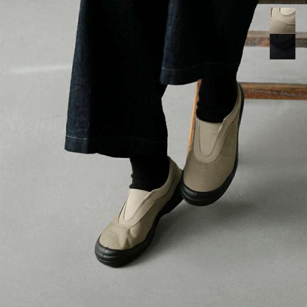 Moonstar(ムーンスター)より、SKOOLERコーデュラキャンバスセンターゴアスリッポン“GOATRAINER”が届きました。甲のセンターにゴアを配置したスリッポンタイプです。ソールは素材に独自開発の「ベステック」を用い、運動用に開発...