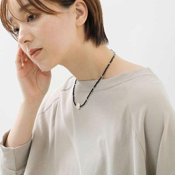 Joli&amp;Micare(ジョリー&amp;ミカーレ)より、グラーニー 淡水パール ヘマタイト ガラスビーズ ネックレス “Grani Pearl”のご紹介です。小さなガラスビーズとヘマタイトビーズを繊細に繋ぎ、トップに淡水パールをあ...