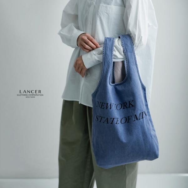LANCER CLOTHING CORPORATION(ランサークロージングコーポレーション)より、デニム プリント バケット トートバッグをご紹介します。フロントのプリントが印象的なバケット型デニムトートバッグ。ヴィンテージのようなくたっ...