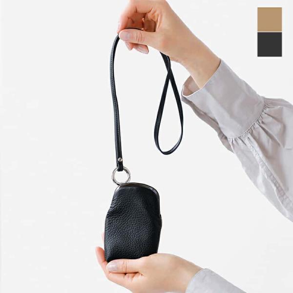 POMTATA(ポンタタ)より、カウレザー キー＆パスケース ショルダー “QUINTO key ＆ passcase” をご紹介します。高級感のあるレザー素材でアクセサリーのようにコーディネイトに取り入れることが出来るキー＆パスケース。必...