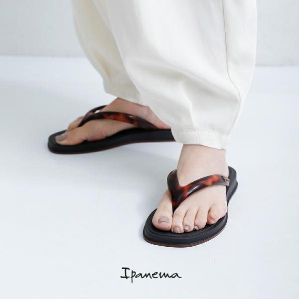 <p>Ipanema(イパネマ)より、トングサンダル GLOW TRENDYのご紹介です。海にも街にもぴったりなデザインのトングサンダル。べっ甲柄のPVC素材とブランドロゴがシンプルながら他のサンダルとは一線を画します。人の足裏...