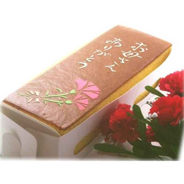 母の日仕様のラッピングしてお届けいたします！！■大きさ：約10ｃｍ×26ｃｍ×高さ6.5ｃｍ■原材料：小麦粉　鶏卵　砂糖　水飴　蜂蜜　寒天 ザラメ 酢酸Na         メッセージ部分：小豆　砂糖　卵白　炭酸カルシウム　着色料　※ハチミ...