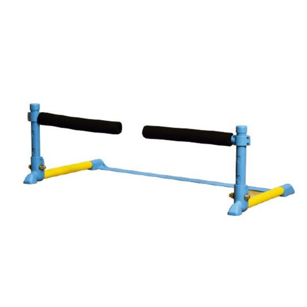 岡山県立倉敷工業高等学校陸上競技部監督長谷川　昌弘氏　監修加速局面でスムーズな重心移動ができるようになることを目的に、「身体の重心を接地脚に乗り込む」意識を高めるトレーニングをサポートします。上からバーを踏むトレーニングで「接地動作のときに...