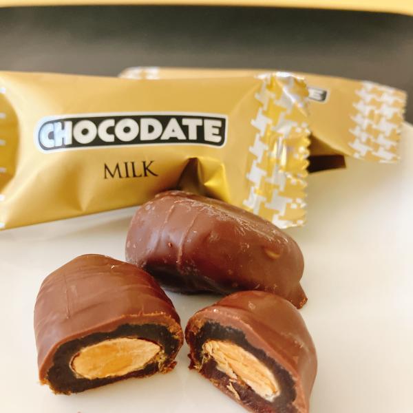 ・名称：チョコレートデーツ（アーモンド入り）ミルク・種類別名称：チョコレート菓子・原材料：デーツ、ミルクチョコレート（砂糖、ココアバター、全粉乳、カカオマス、脱脂粉乳、ココアパウダー、乳脂肪、食塩）、アーモンド／乳化剤、香料、（一部に乳成分...