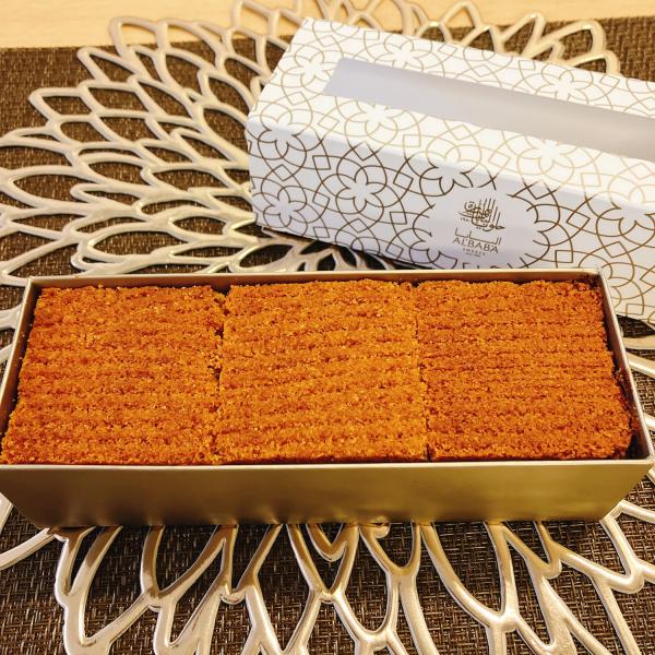 1950年創業 老舗アラビックスイーツ店AL BABA直輸入ひと箱一人で一気に食べそうな美味しさ ごちそうスイーツ ご家族で食べても満足 大きなカット 6枚入 330g 見た目ティラミスですが 全く異なる美味しい焼きケーキ箱ギッシリ 6枚 ...