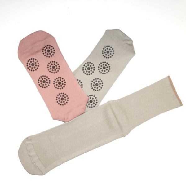 足の裏には、身体のありとあらゆる部位に対応した反射区があります。反射区には毛細血管が集中しており、身体の各器官と神経で繋がっています。CMC靴下の着用で、健康な身体づくりをサポートいたします。有効期限：半永久的(株)CMC総合研究所の商品です