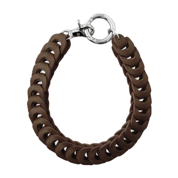 ・"Symbole"（シンボル）は、DEMIUの「D」を象ったデザインで「象徴」を意味します。・フランス産の上質なレザーを全面に使用し、D型に型抜きした、デザイン性と実用性を兼ね備えた手首用ストラップ。・手首に掛けることで、ちょっとした作業...